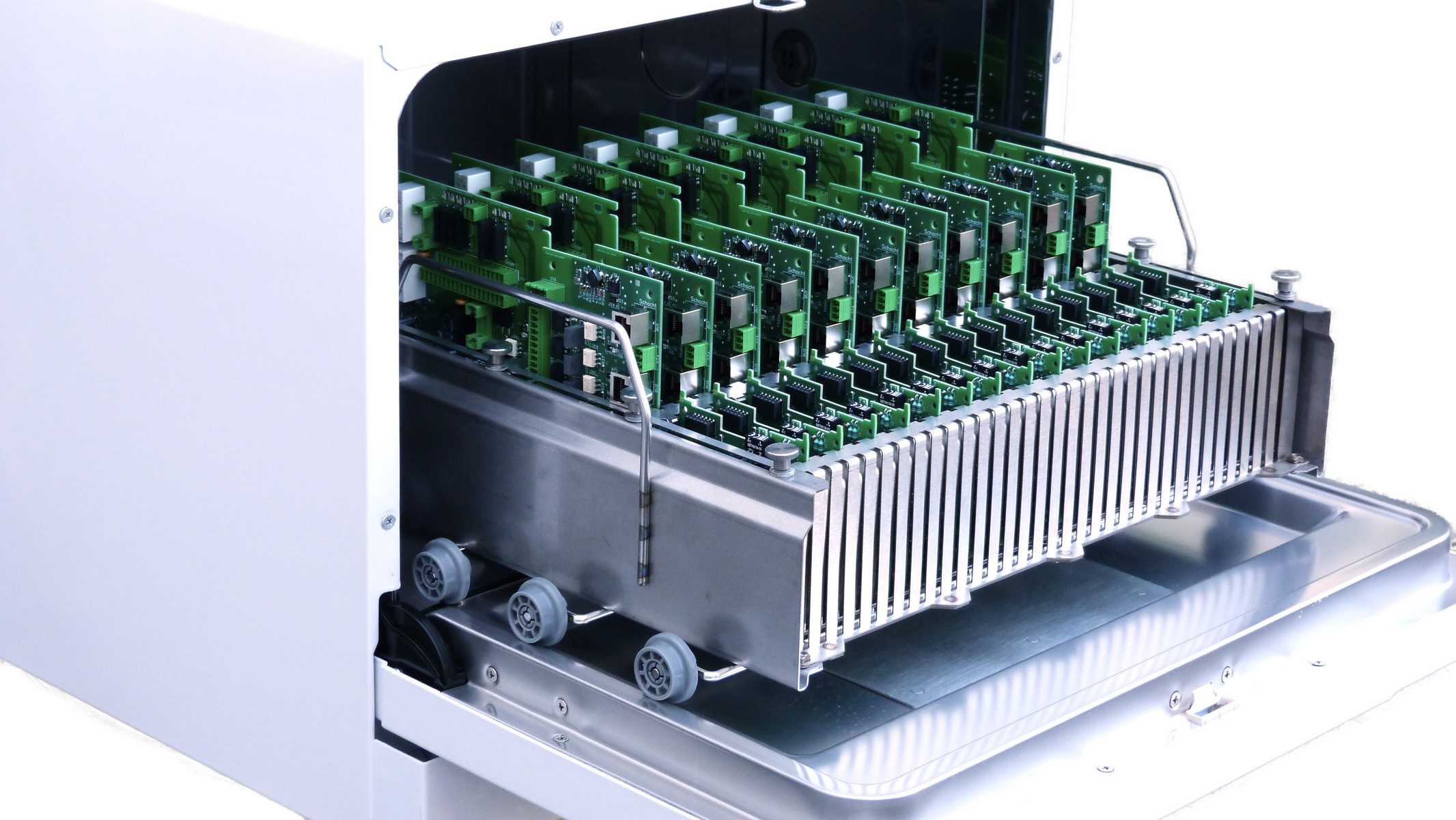 Cleaning system ECO 1000 for shiny PCBs at a low price.